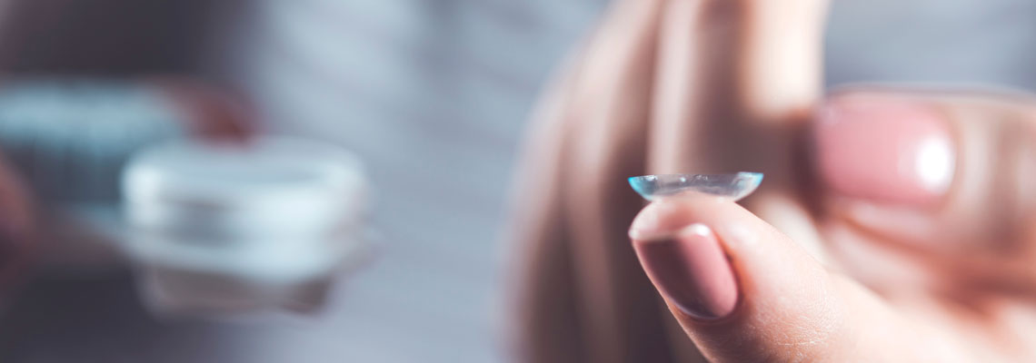 Opter pour des verres de contact rigides